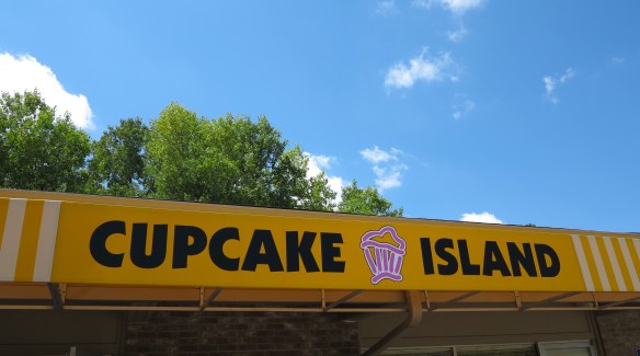 eat a cupcake
